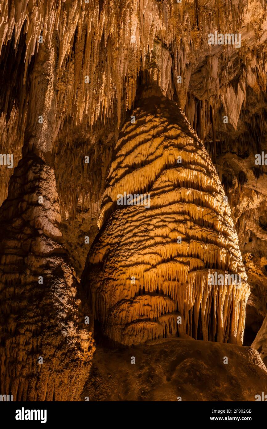 Stunning formations of Temple of the Sun deep underground in Carlsbad ...