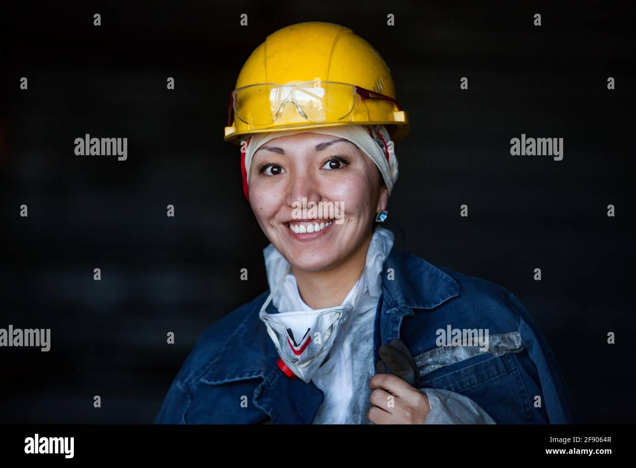 Mining people with safety hat hi-res stock photography and images - Alamy