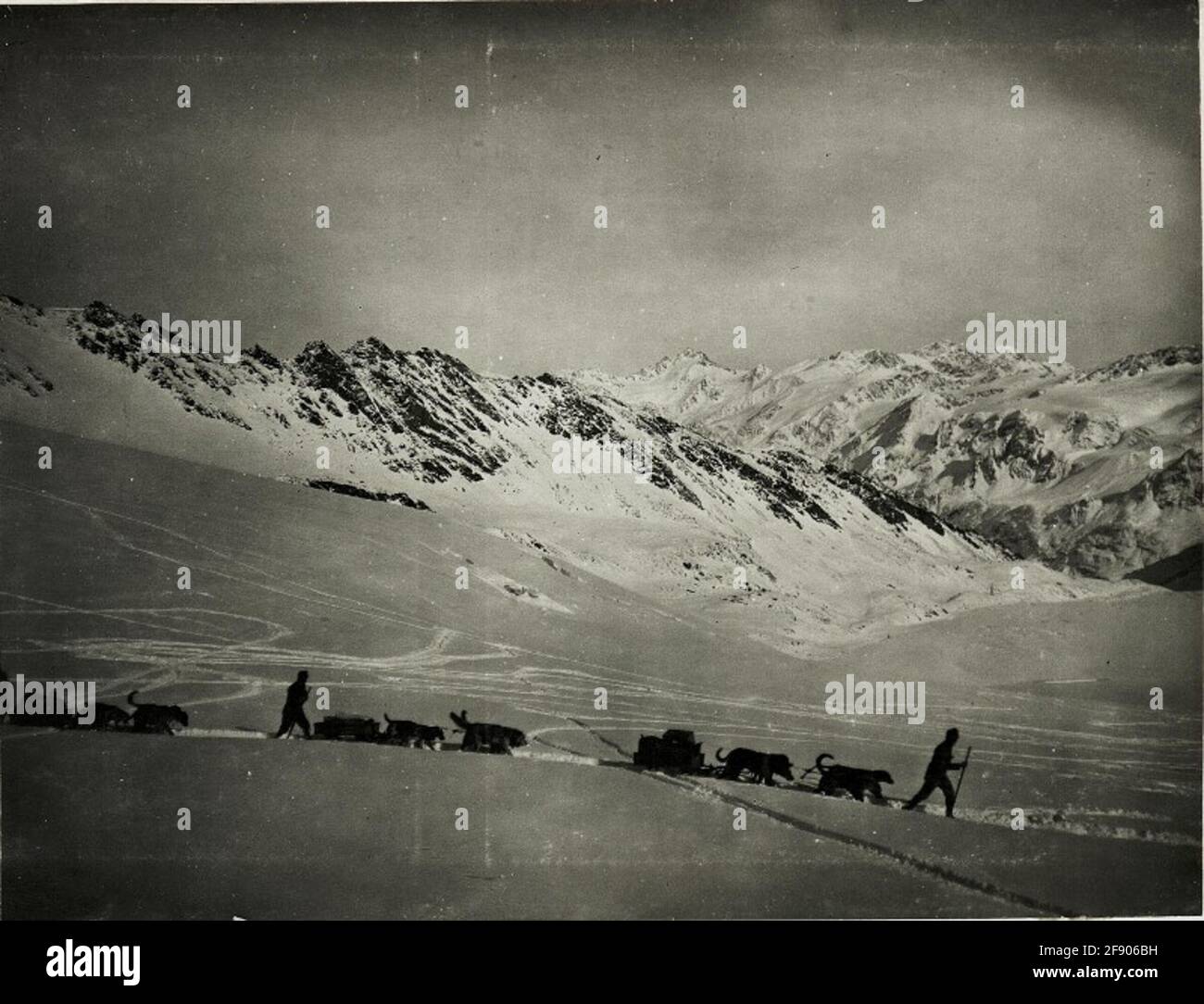 Train column hi-res stock photography and images - Alamy