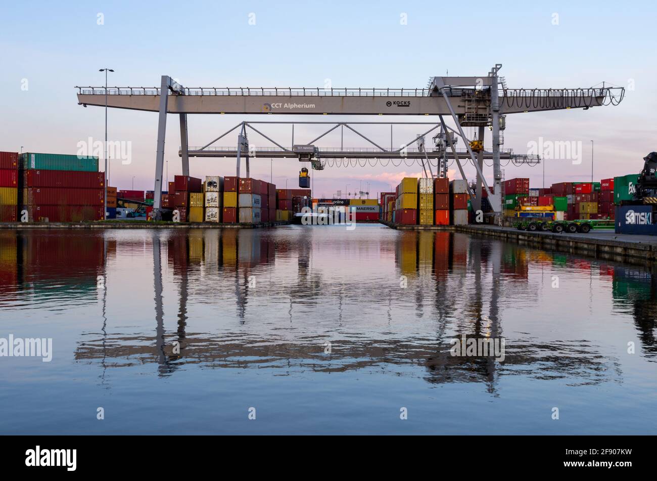 Logistic building holland hi-res stock photography and images - Alamy