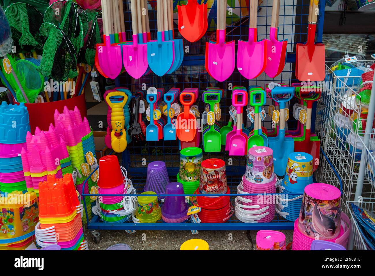 Child bucket spade hi-res stock photography and images - Alamy