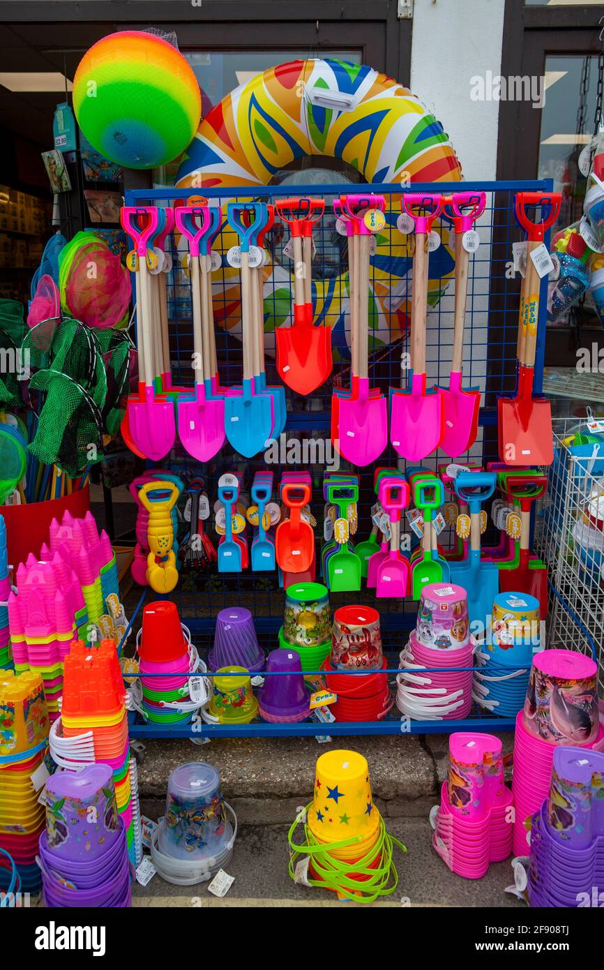 Child bucket spade hi-res stock photography and images - Alamy