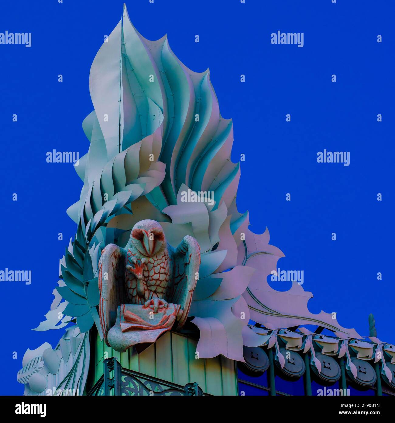 Owl sculpture against clear sky, Harold Washington Library, Chicago ...