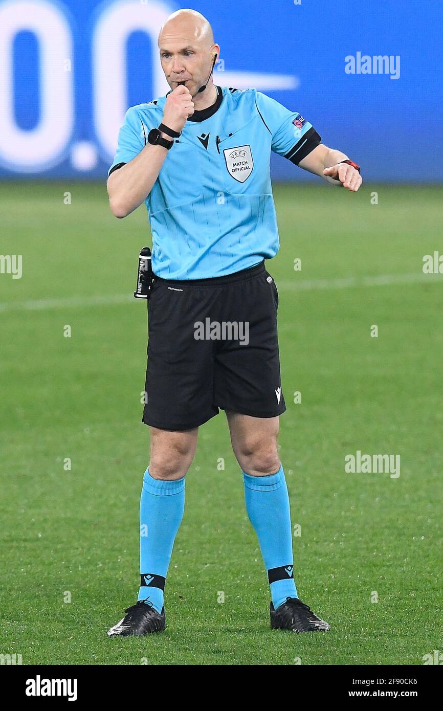 Sportphotos hi-res stock photography and images - Alamy