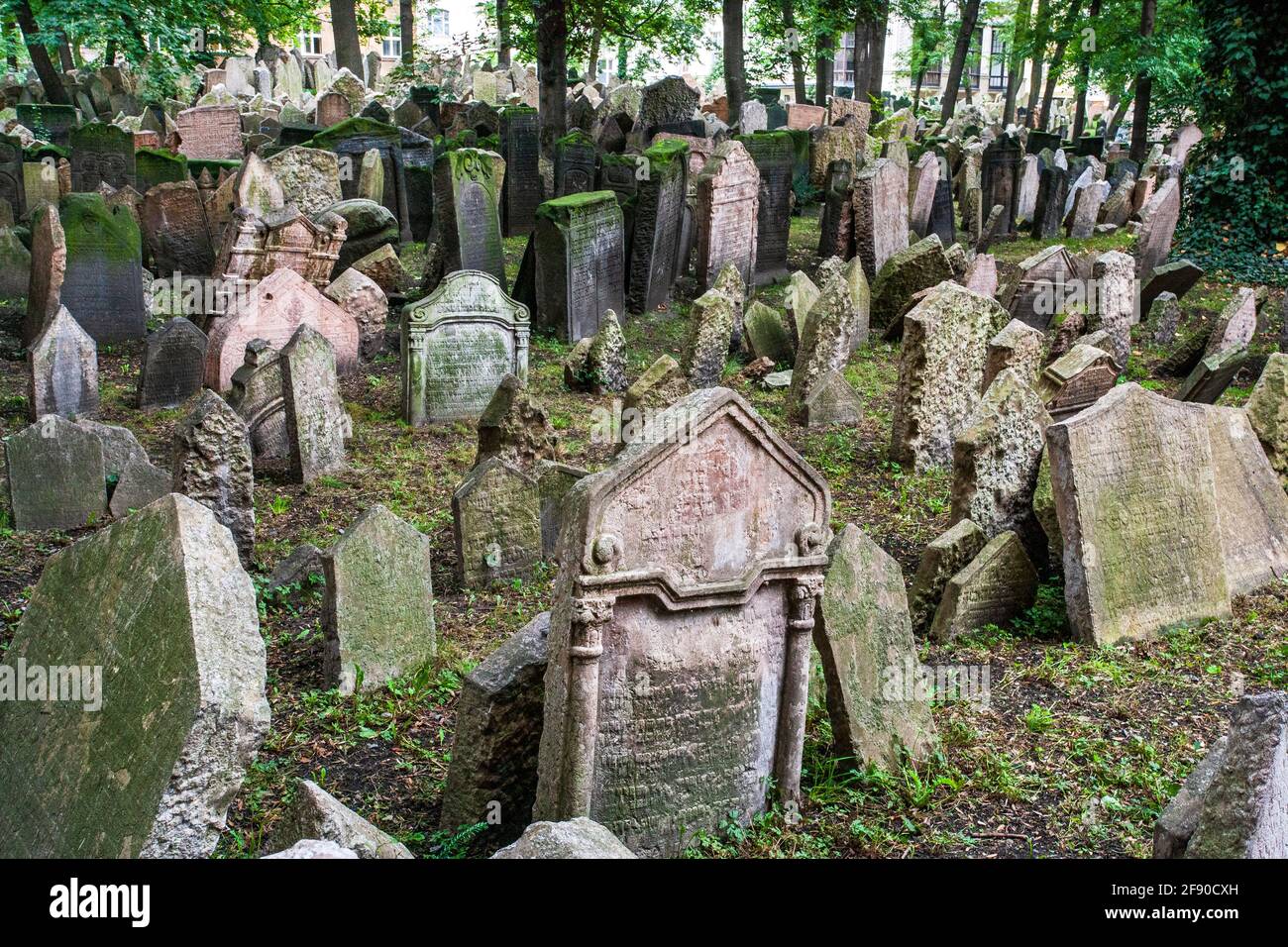 jewish cemetery berlin Stock Photo - Alamy