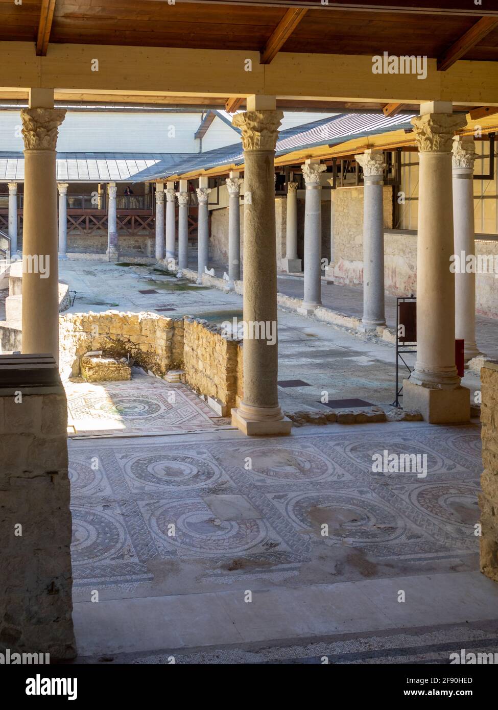 Roman villa courtyard hi-res stock photography and images - Alamy