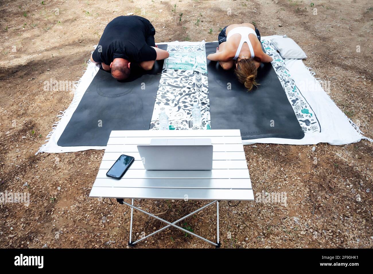 Crouching position hi-res stock photography and images - Alamy