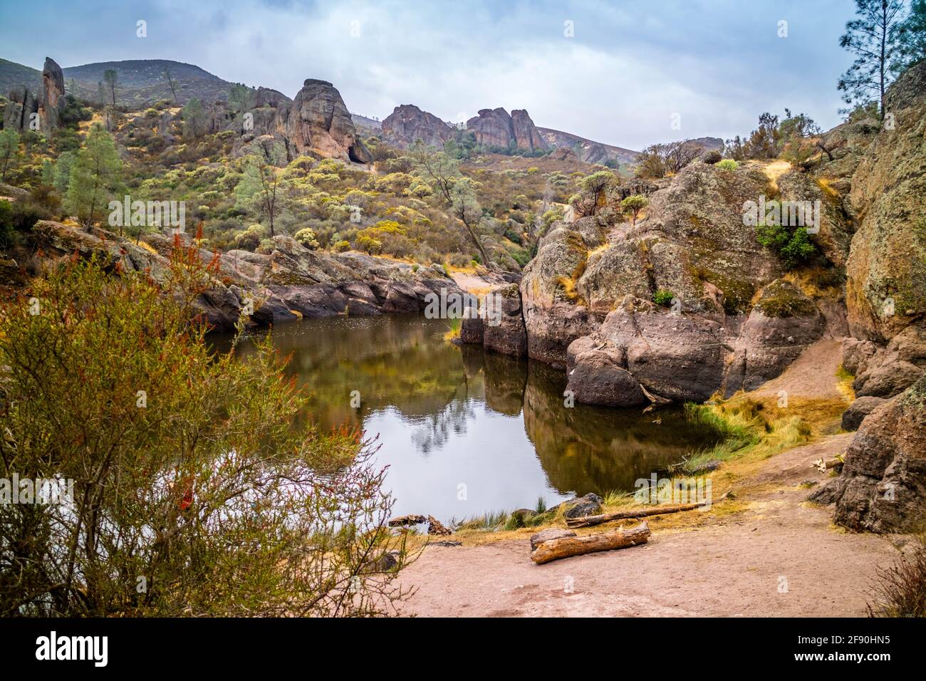 The Bear Gulch Reservoir in Pinnacles National Park Stock Photo - Alamy