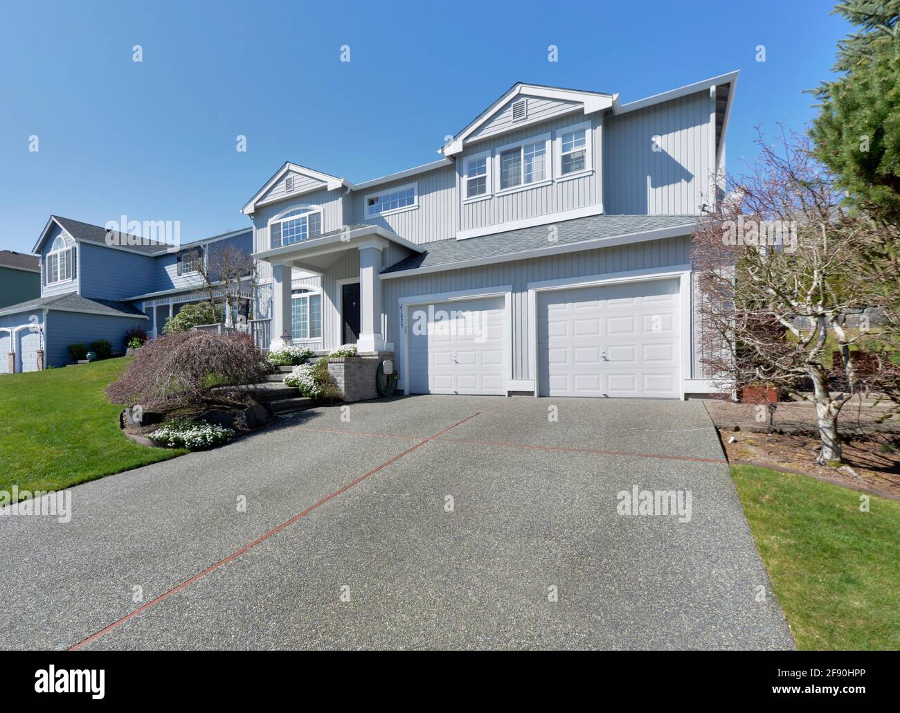 Modern residential exterior Stock Photo - Alamy