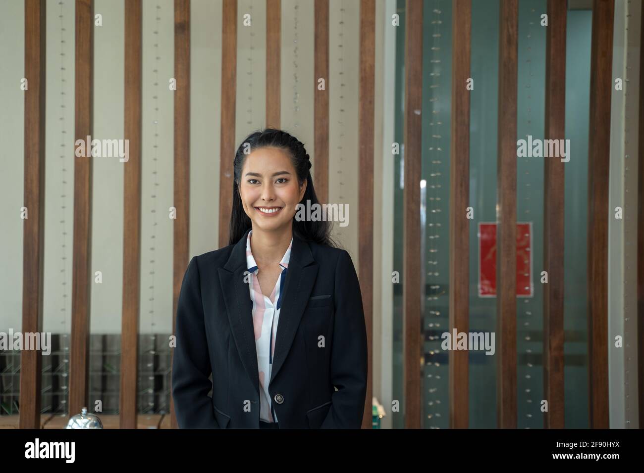 Hotel staff smiling hi-res stock photography and images - Alamy