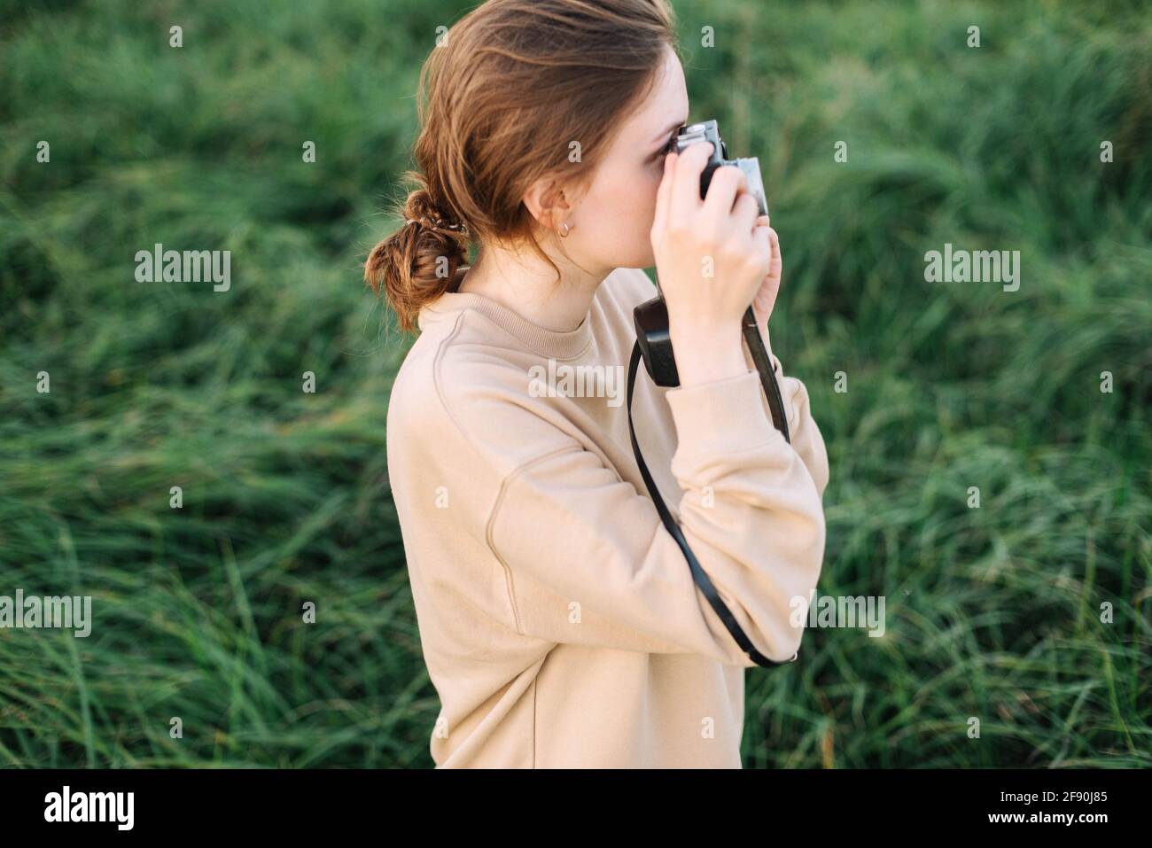 Holding film camera hi-res stock photography and images - Alamy