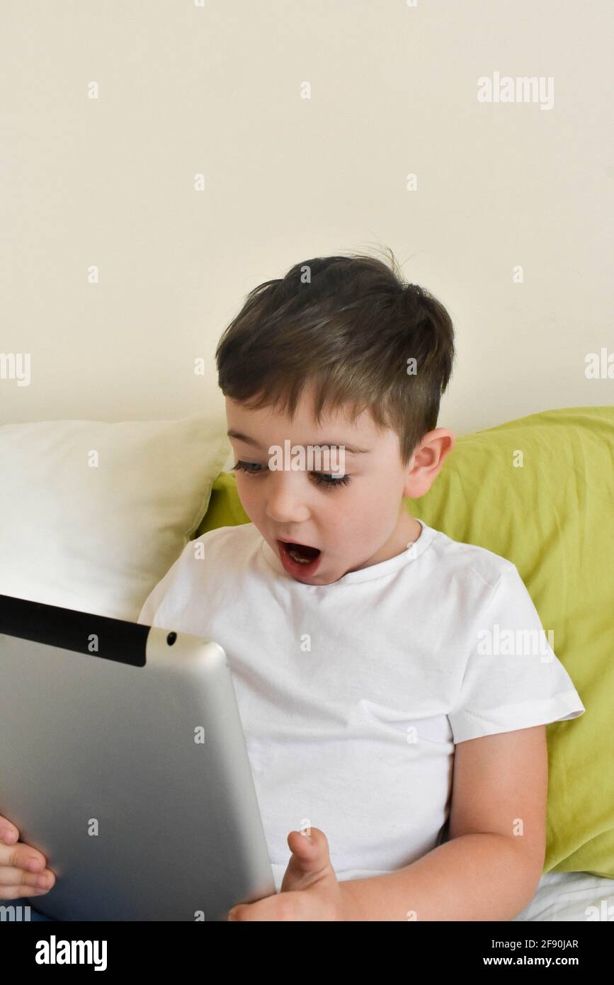 Hands children computer hi-res stock photography and images - Alamy