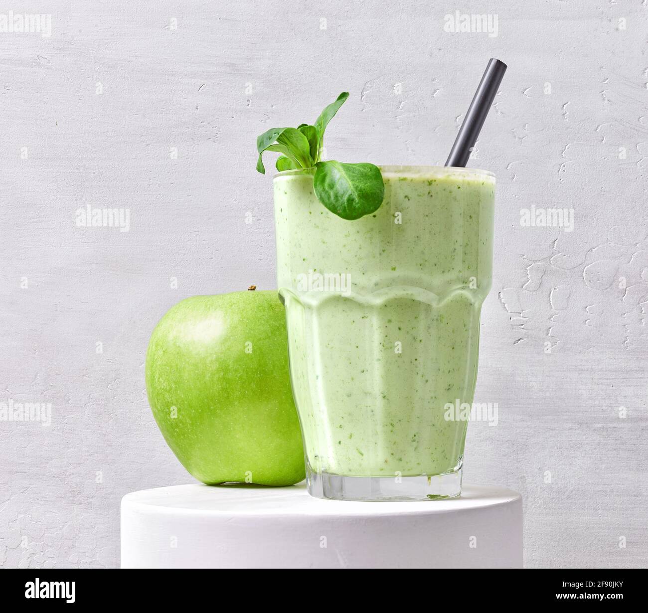 Smoothie stand hi-res stock photography and images - Alamy
