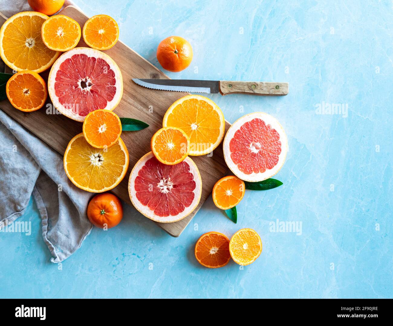 Citrus cutting board background hi-res stock photography and images - Alamy