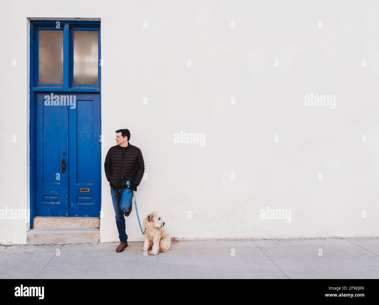 Man standing alone outside hi-res stock photography and images - Alamy