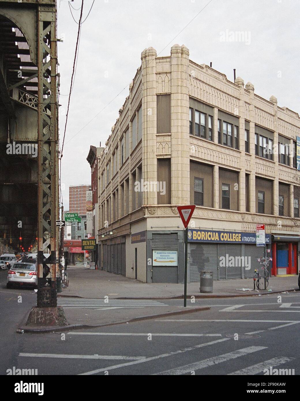 The intersection Broadway & Graham Avenue at Broadway Triangle, in ...