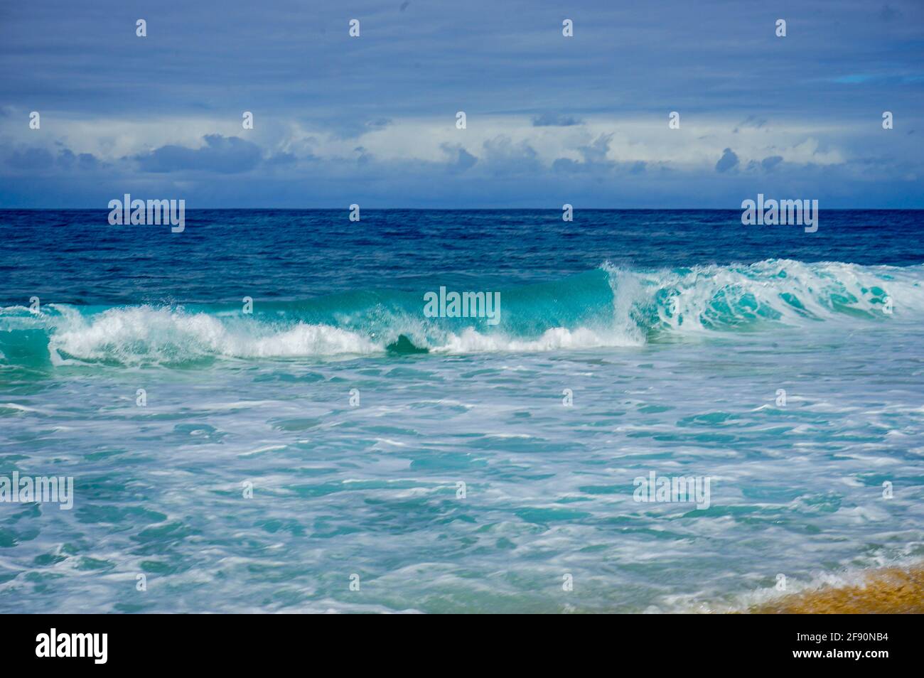 Waves crashing along Sunset Beach, Pupukea, North Shore, Oahu, Hawaii ...