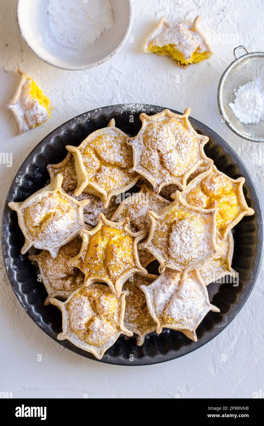 Saffron ricotta pastries (Pardulas Stock Photo - Alamy