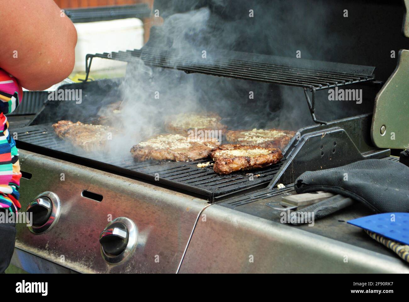 Cookout, summer, family hi-res stock photography and images - Alamy