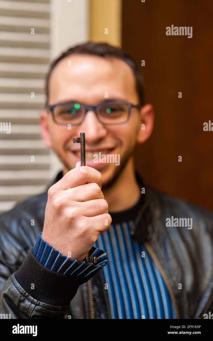 Young people holding new home keys Stock Photo - Alamy
