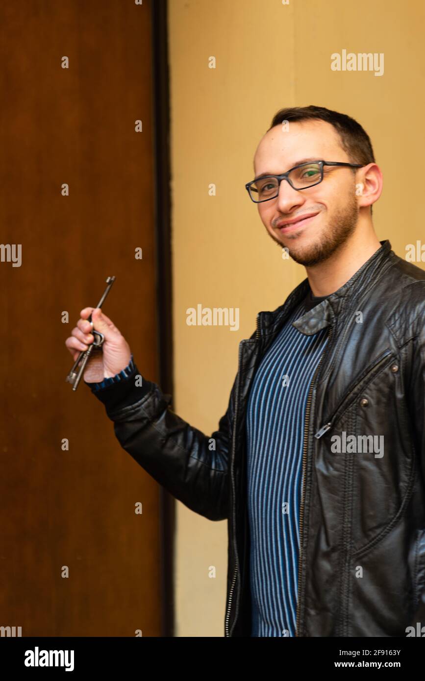 Young people holding new home keys Stock Photo - Alamy