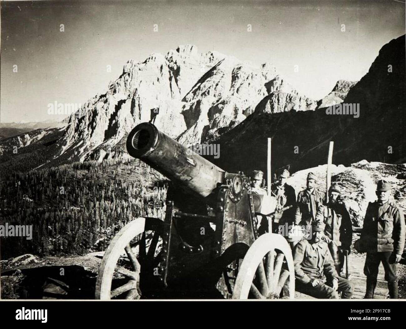 High gun hi-res stock photography and images - Alamy