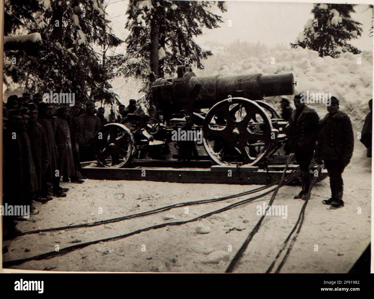 30.5cm mortar on slide mounted for transport ready Stock Photo - Alamy