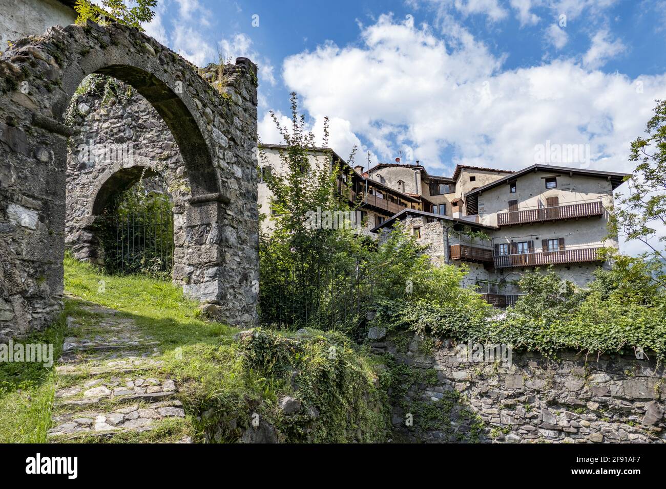 Shot of archeological arch ruins Stock Photo - Alamy