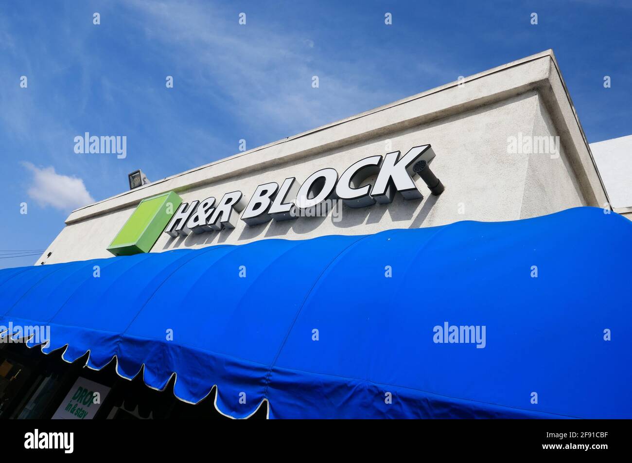 H&r block hi-res stock photography and images - Alamy