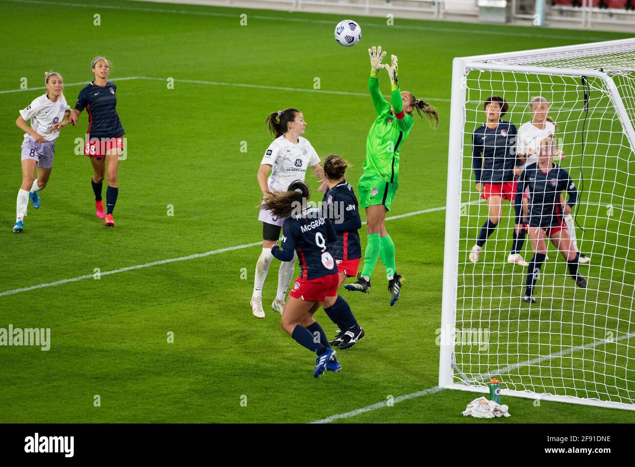 Washington, USA. 15th Apr, 2021. Washington Spirit goalkeeper Aubrey ...