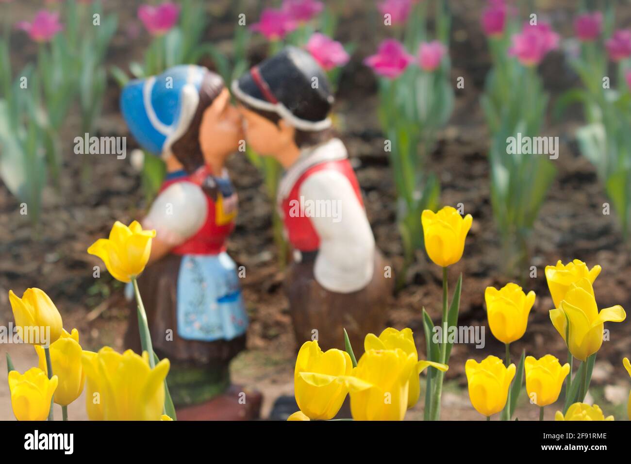 Kiss dolls hi-res stock photography and images - Alamy