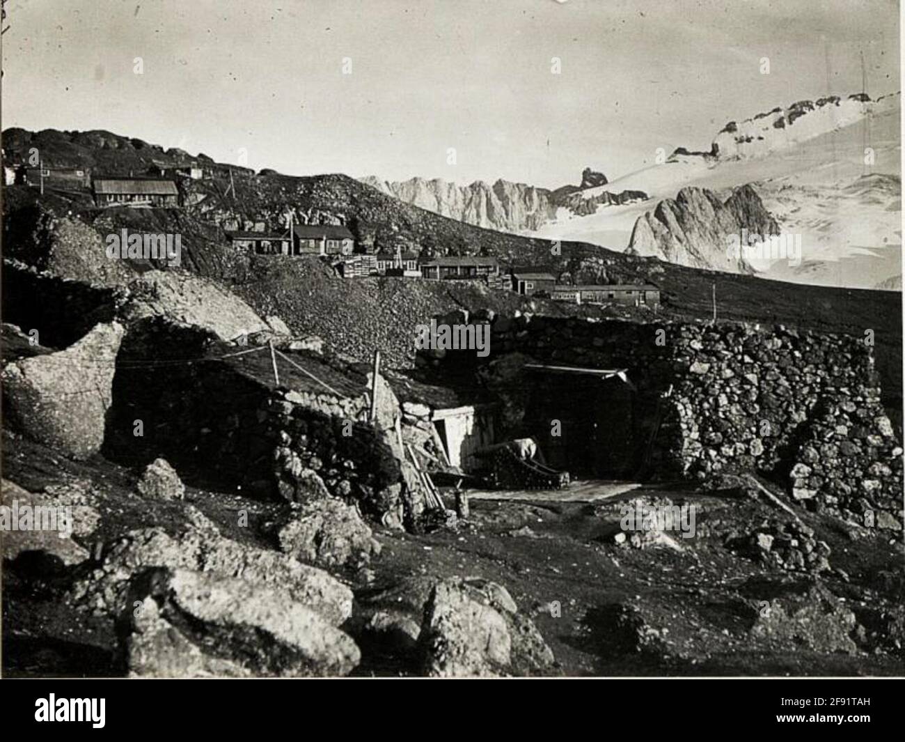 Mortar war weapon hi-res stock photography and images - Alamy