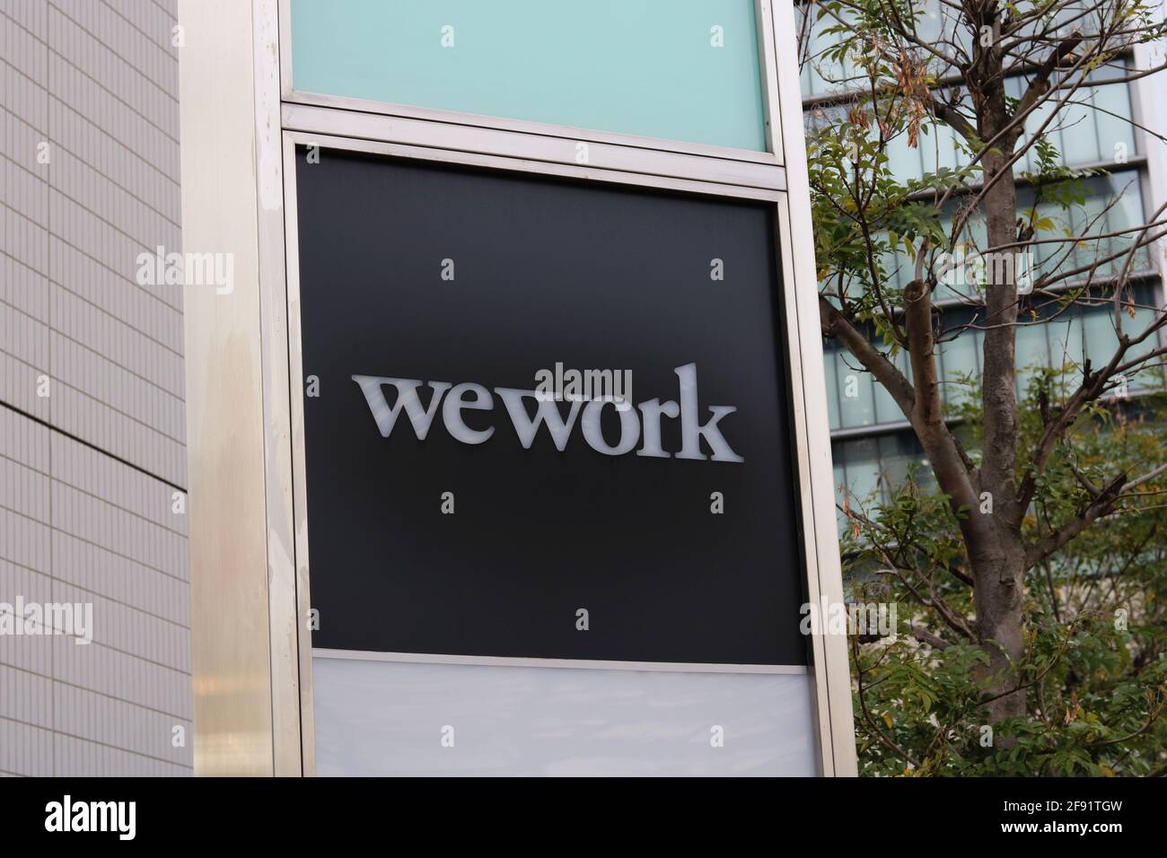 Shared space signage hi-res stock photography and images - Alamy