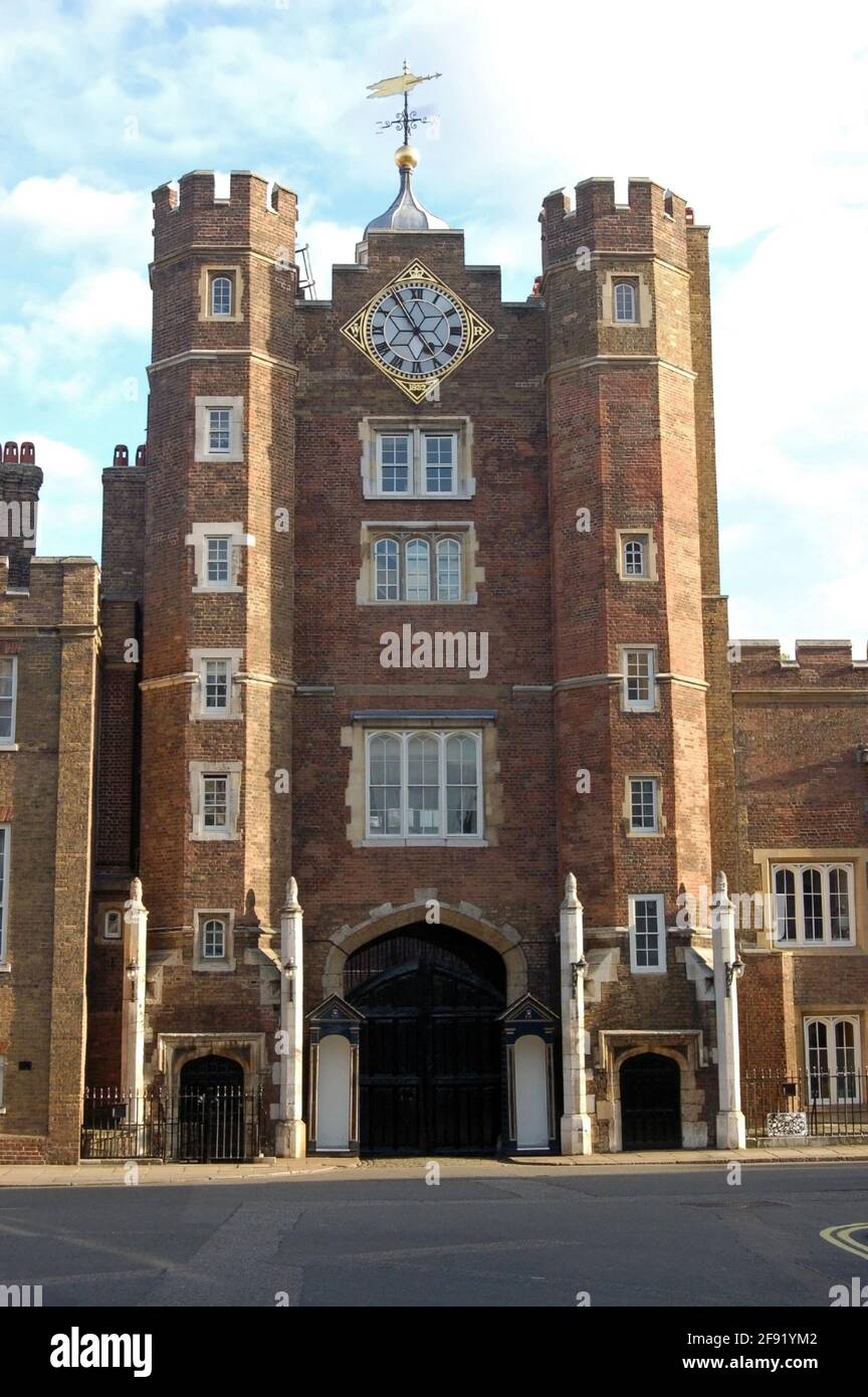 The tower gateway to the tudor palace of Saint James in Westminster ...
