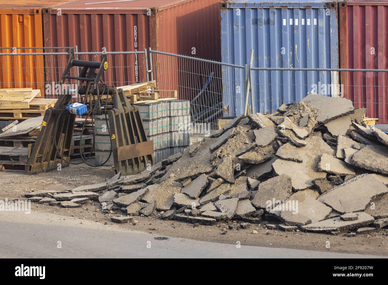 Broken clamp hi-res stock photography and images - Alamy