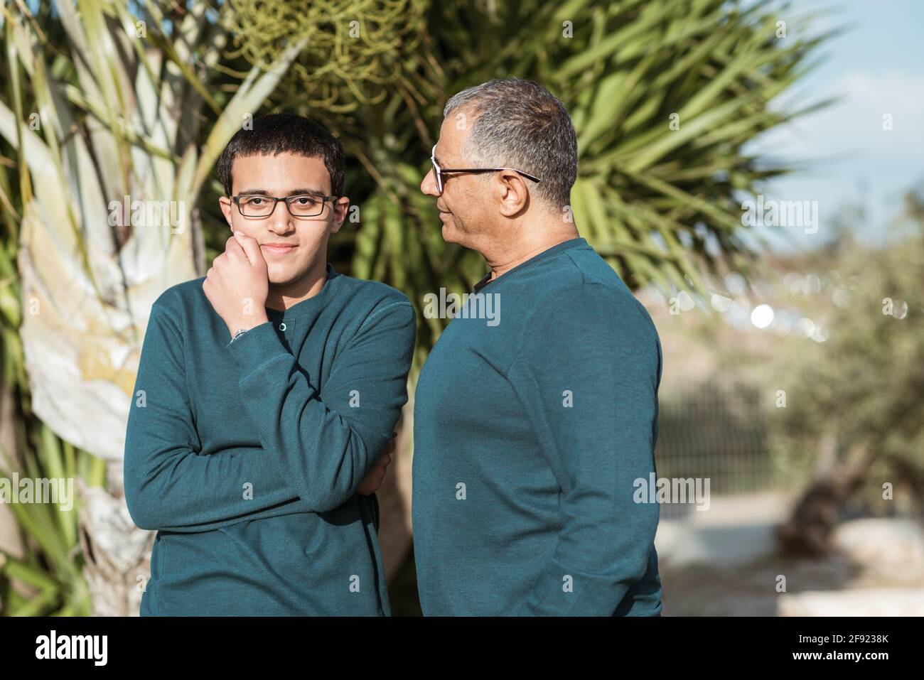 Father son conversation teenager hi-res stock photography and images ...
