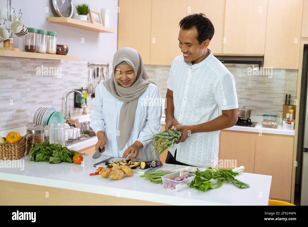 happy muslim couple cooking together in the kitchen Stock Photo - Alamy