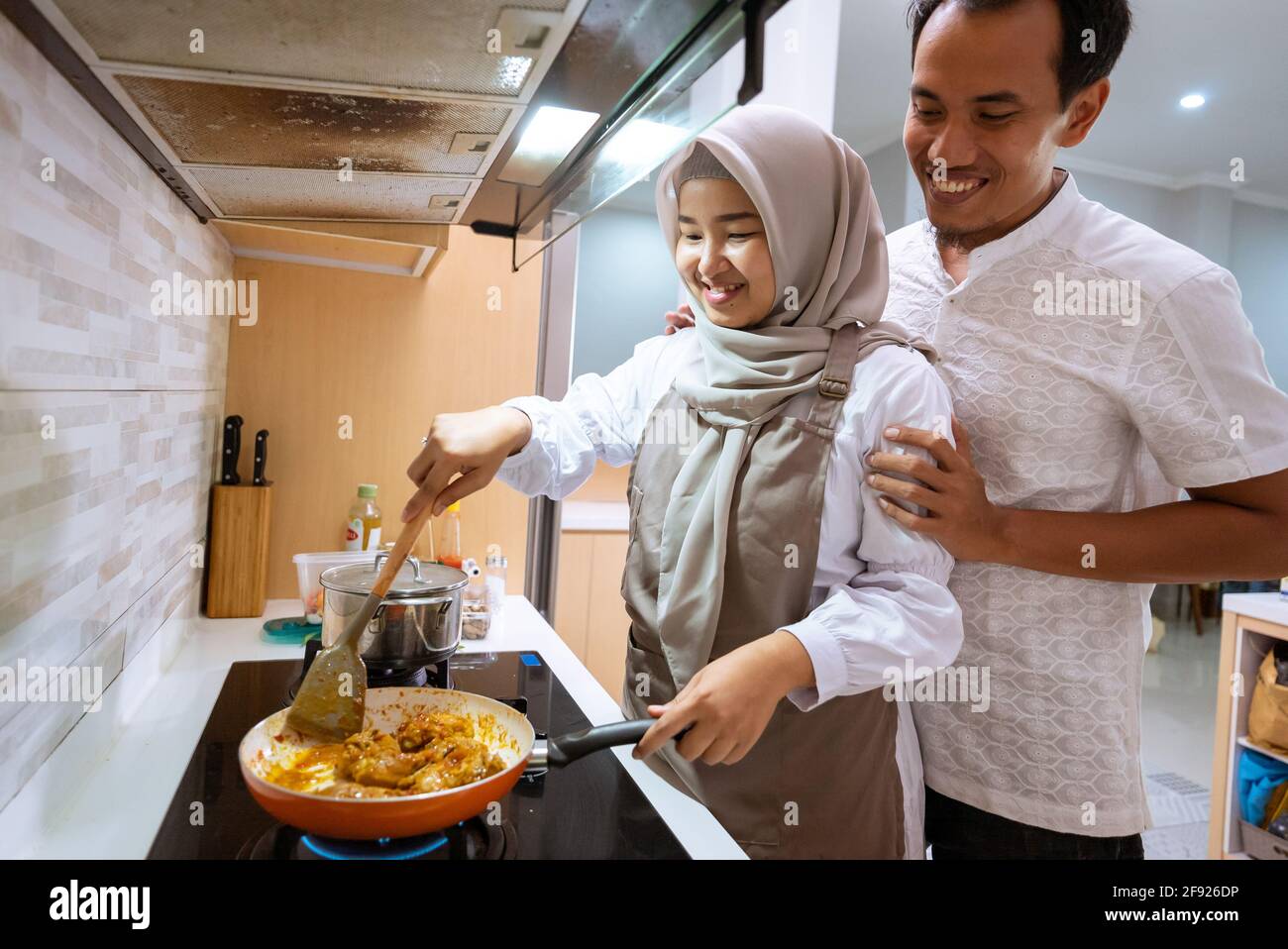 happy muslim couple cooking together in the kitchen Stock Photo - Alamy