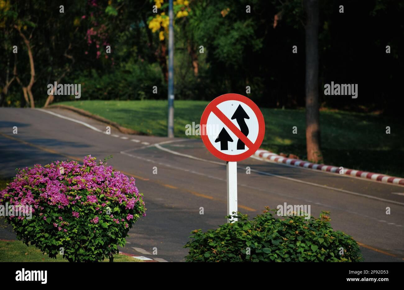 Overtaking prohibited hi-res stock photography and images - Alamy