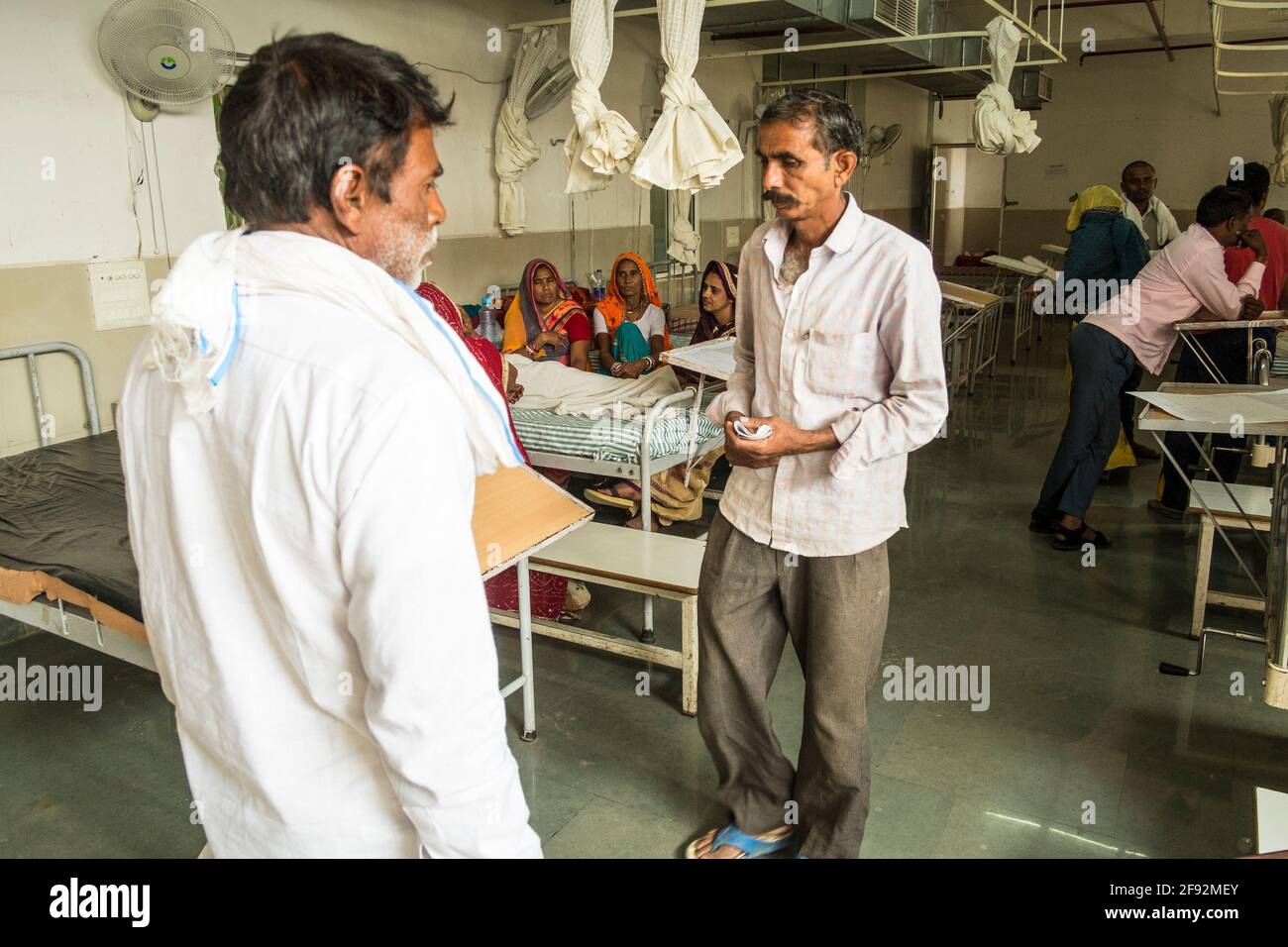 India hospital ward hi-res stock photography and images - Alamy