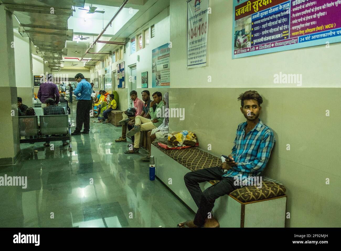 Patients wait their turn at a rural hospital in Rajasthan, India Stock ...
