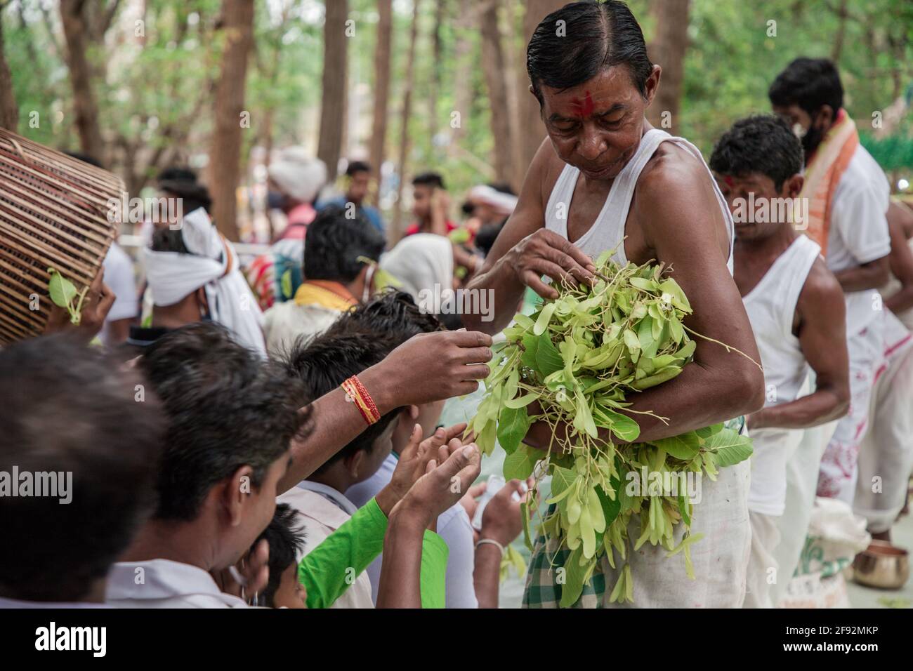 Sarhul festival celebrated amidst Covid-19 pandemic by tribes in ...