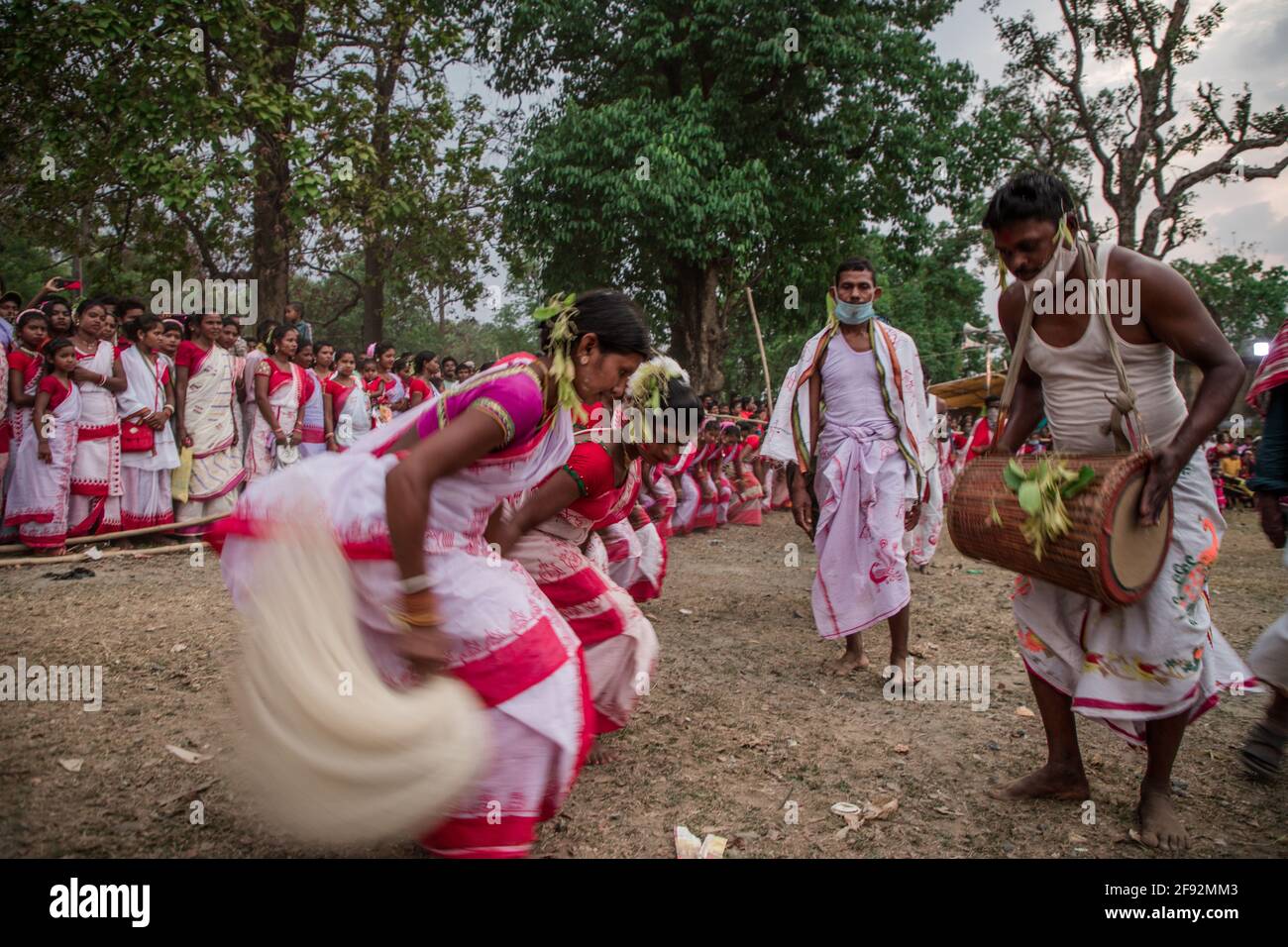 Sarhul festival celebrated amidst Covid-19 pandemic by tribes in ...