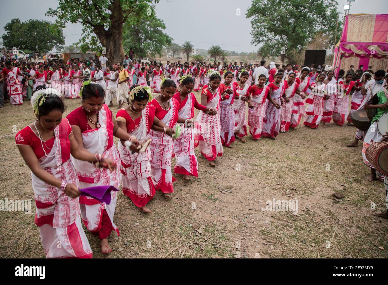 Sarhul festival celebrated amidst Covid-19 pandemic by tribes in ...