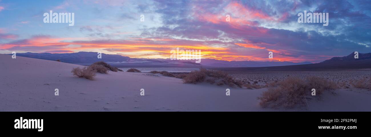 Famous landmarks sunset pink hi-res stock photography and images - Alamy