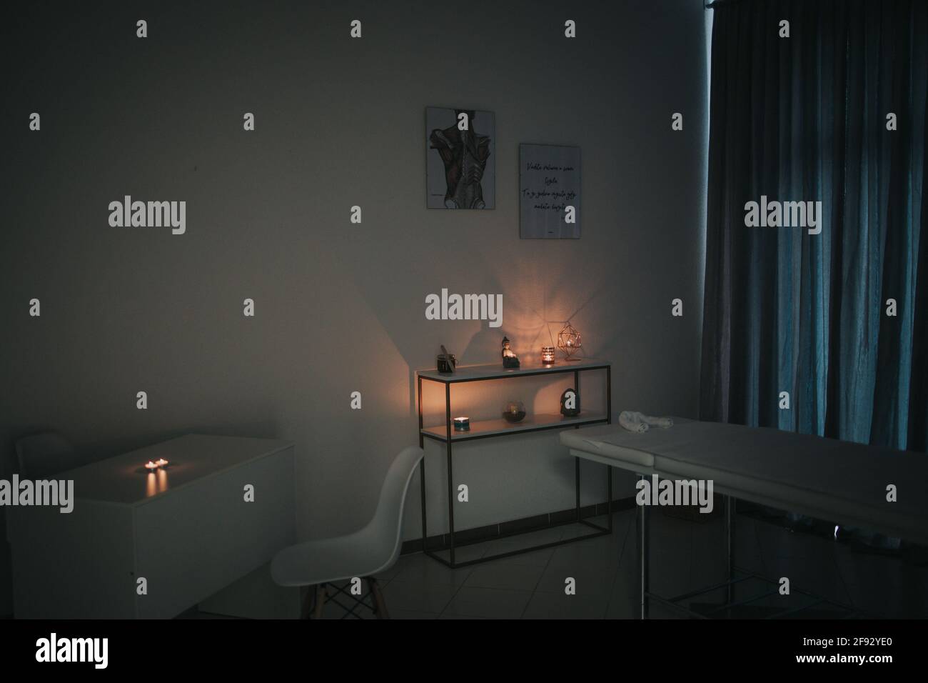 Interior of a Thai SPA room Stock Photo - Alamy