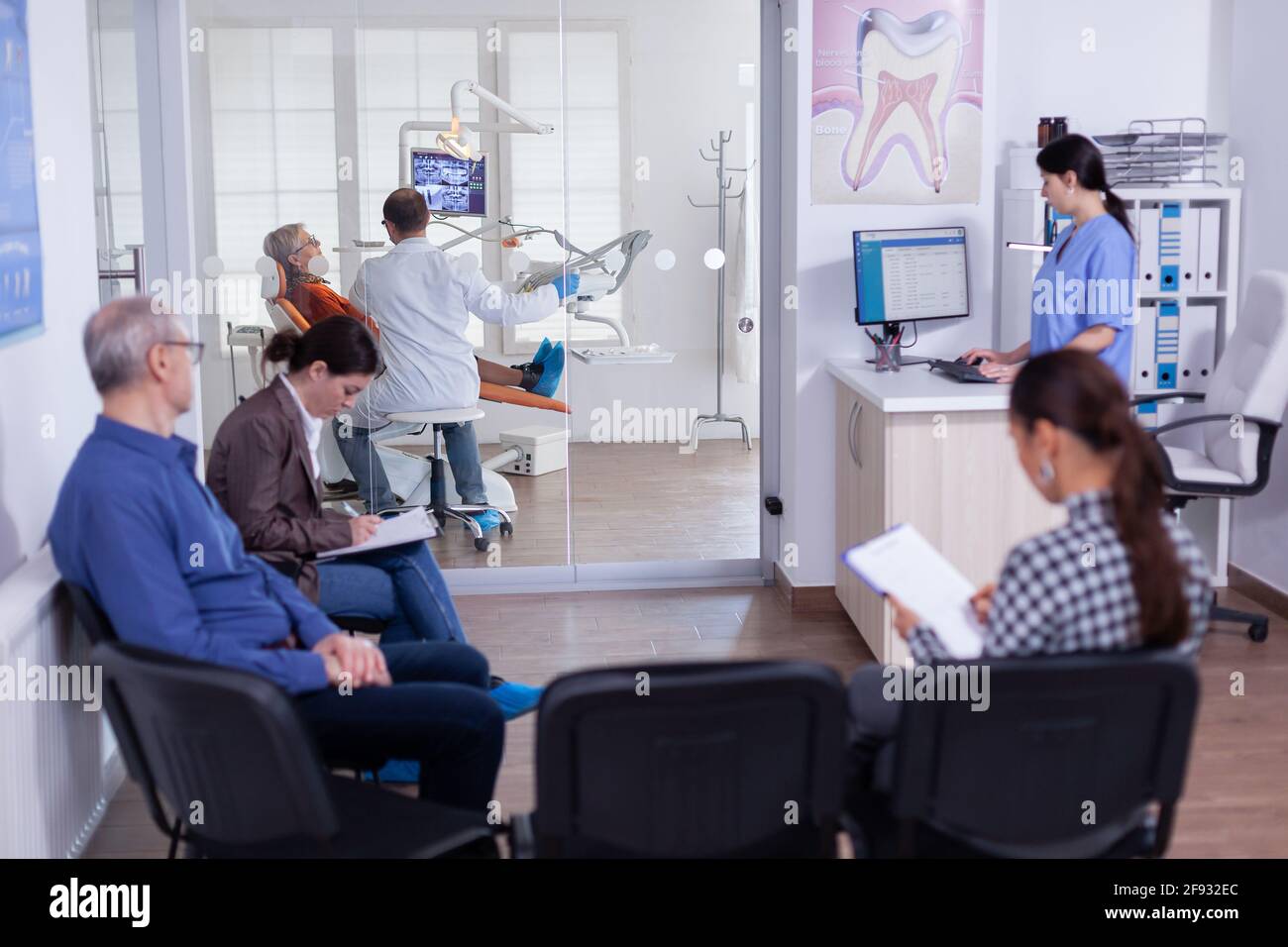 Dental surgery reception hi-res stock photography and images - Alamy