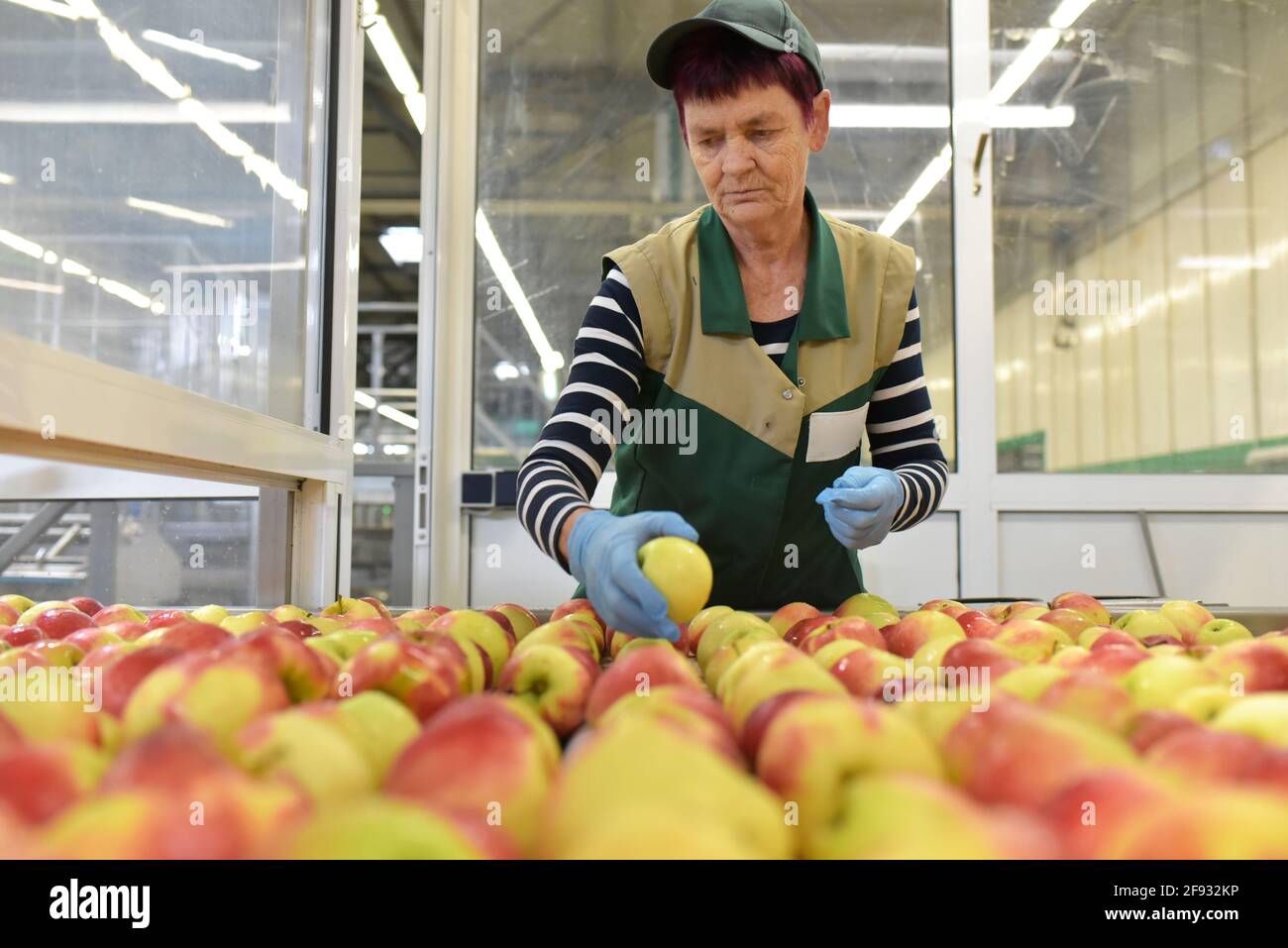 Assembly line hi-res stock photography and images - Alamy