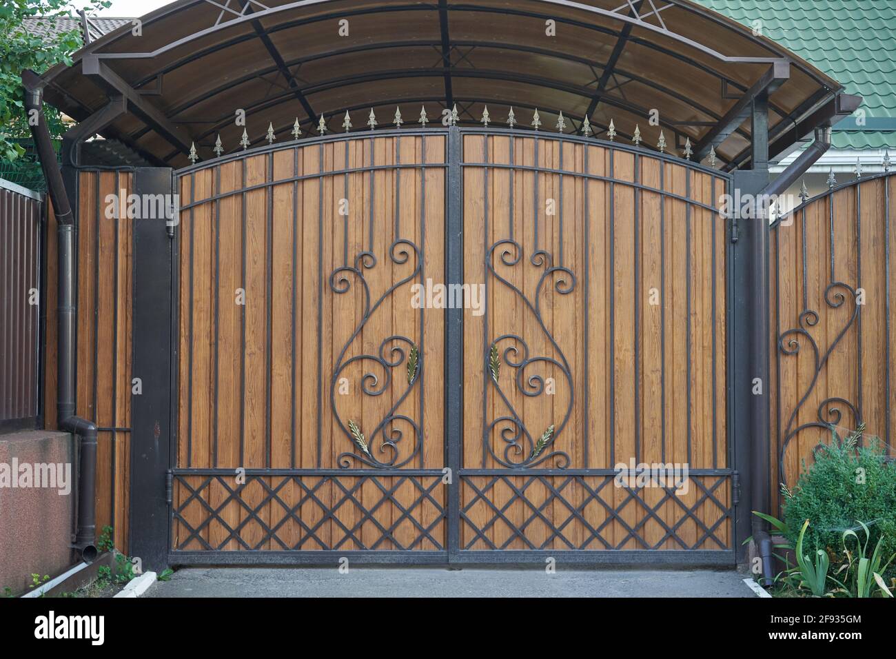 Brown metal gates with decorative elements Stock Photo - Alamy