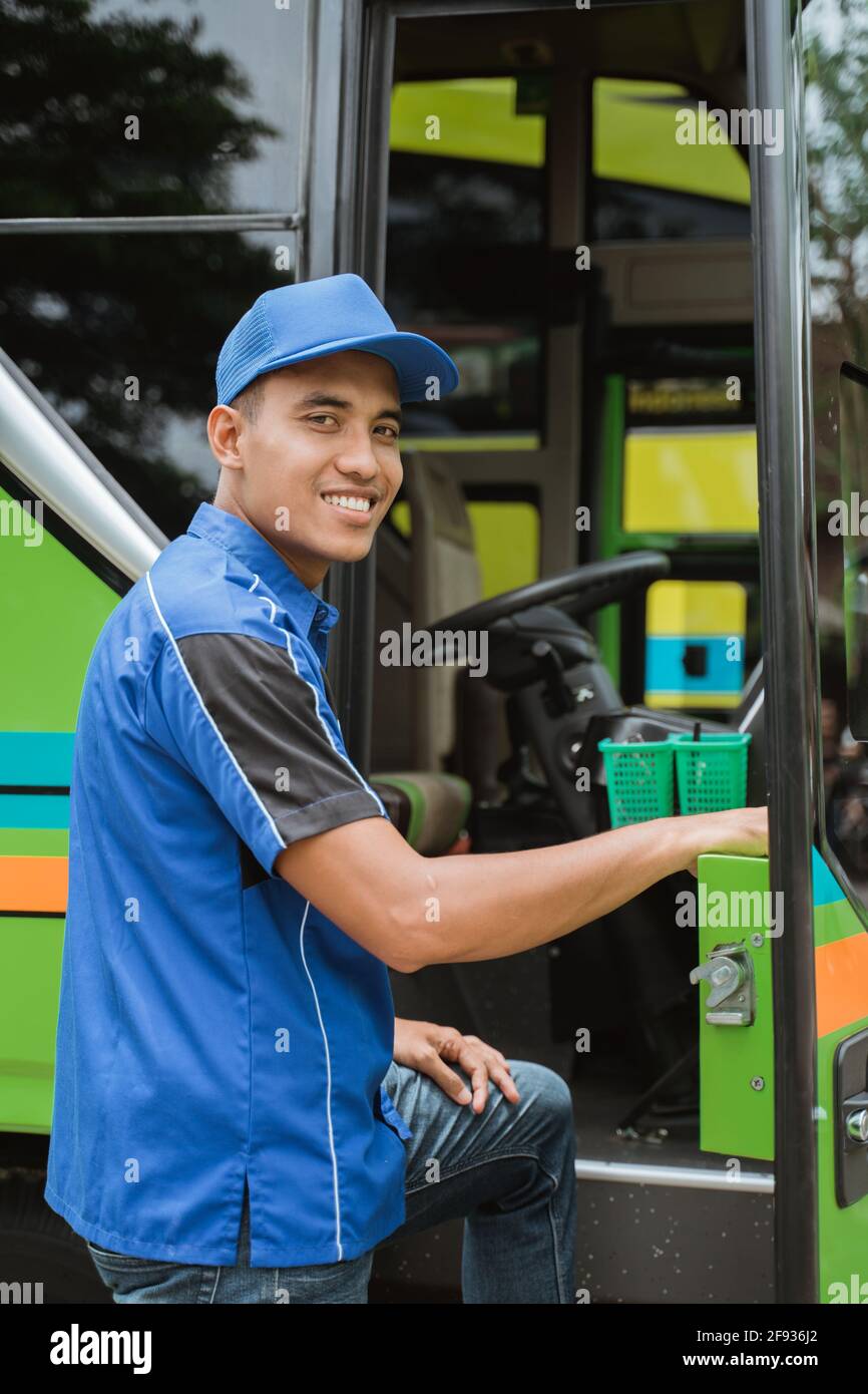Man in bus driver uniform hi-res stock photography and images - Alamy